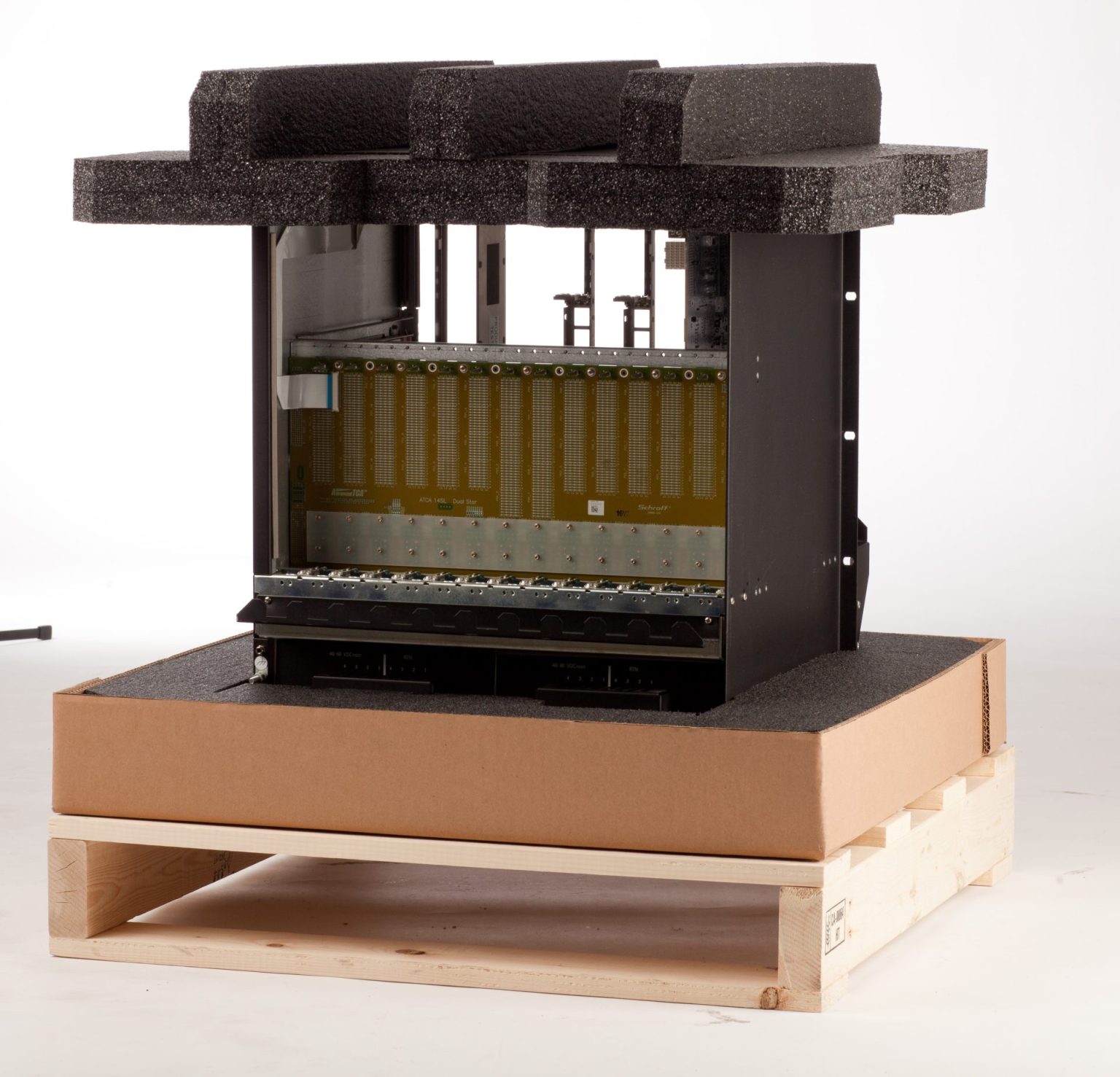 Lightweight Hybrid Shipping Crate Solution | Creopack